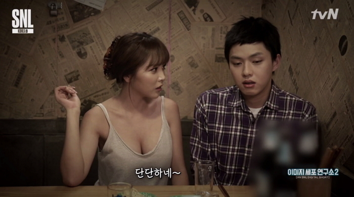 “밧데리 충전하고 갈래?” 말죽거리 김부선으로 변신한 ‘농염 섹시’ 홍진영 - 인사이트