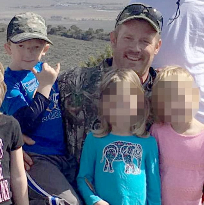 아들이 ‘괴물’이라고 놀림 받는 왕따라는 사실에 가슴 무너진 아빠 - 인사이트