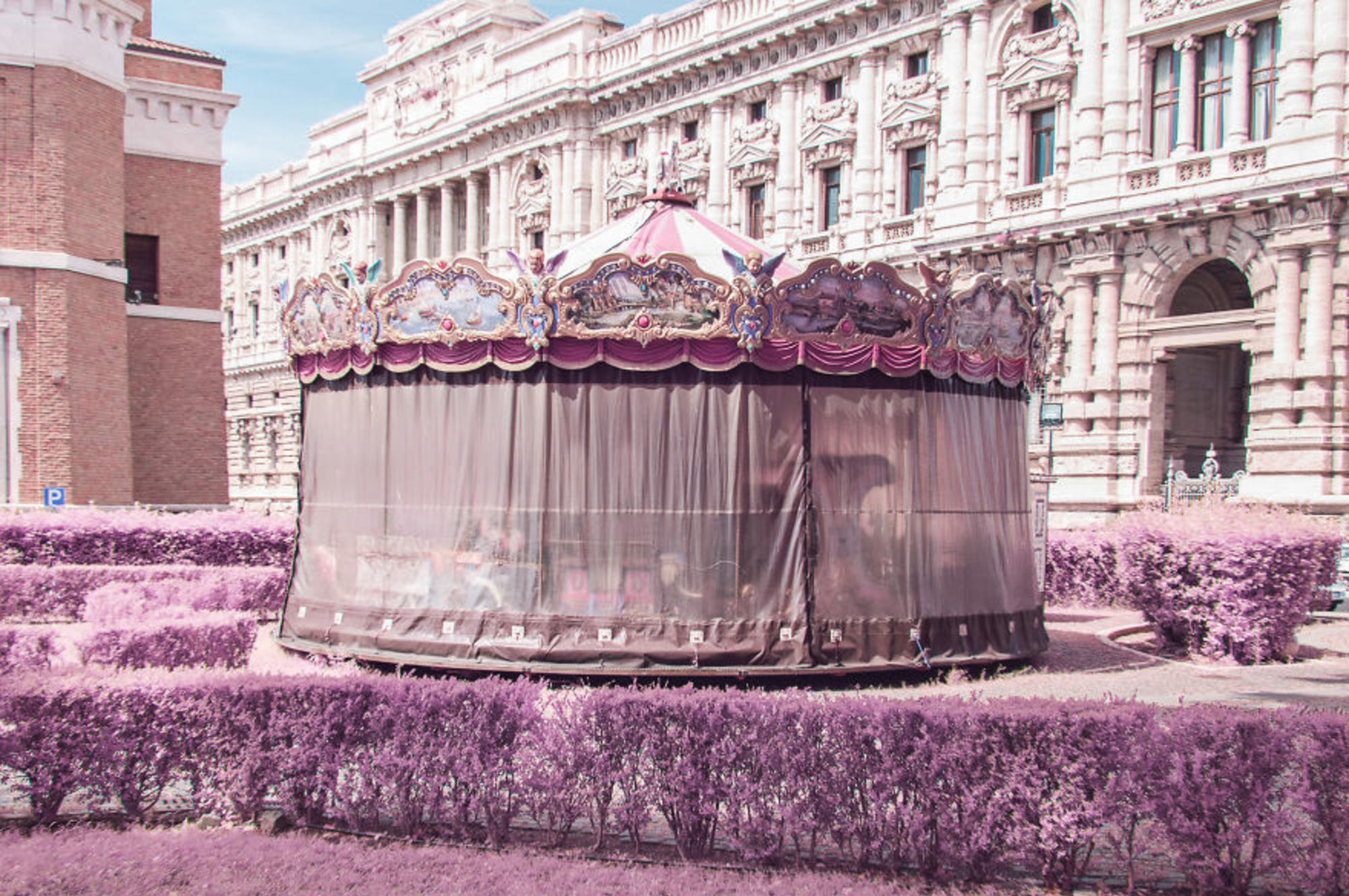He Photographed Pink Rome by Infrared Camera, the Results Are Mesmerizing