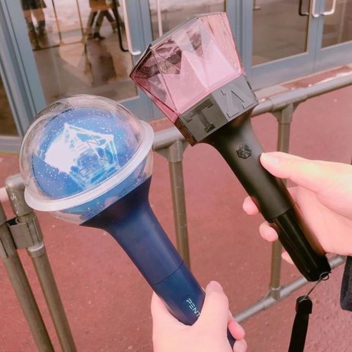12 K-Pop Idol‘s Fan Club Glow Sticks