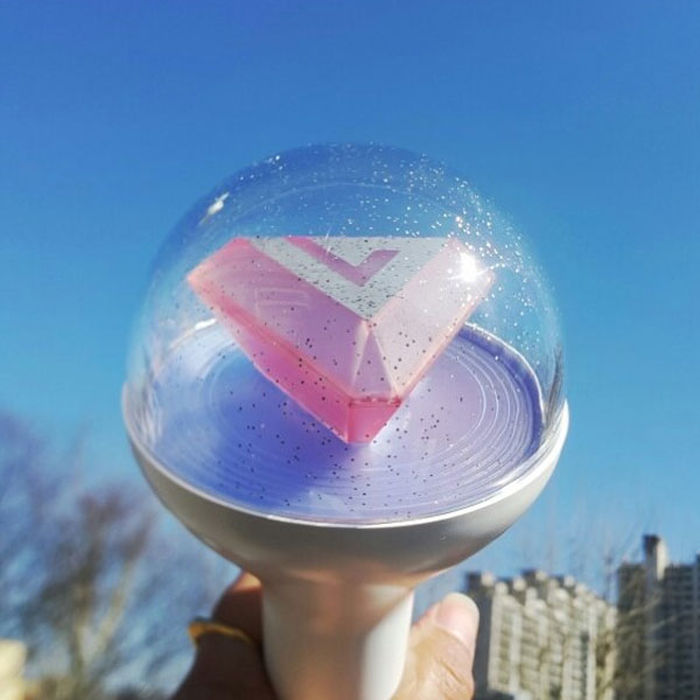 12 K-Pop Idol‘s Fan Club Glow Sticks