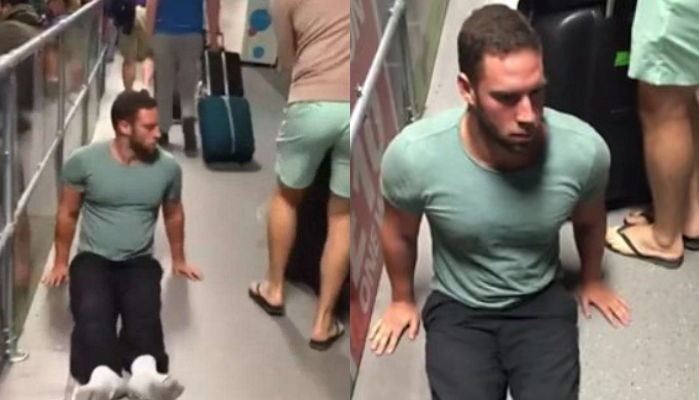 공항에서 ‘휠체어’ 못 쓰게 하자 ‘두 팔’만 사용해 직접 비행기 탑승한 남성 - 인사이트