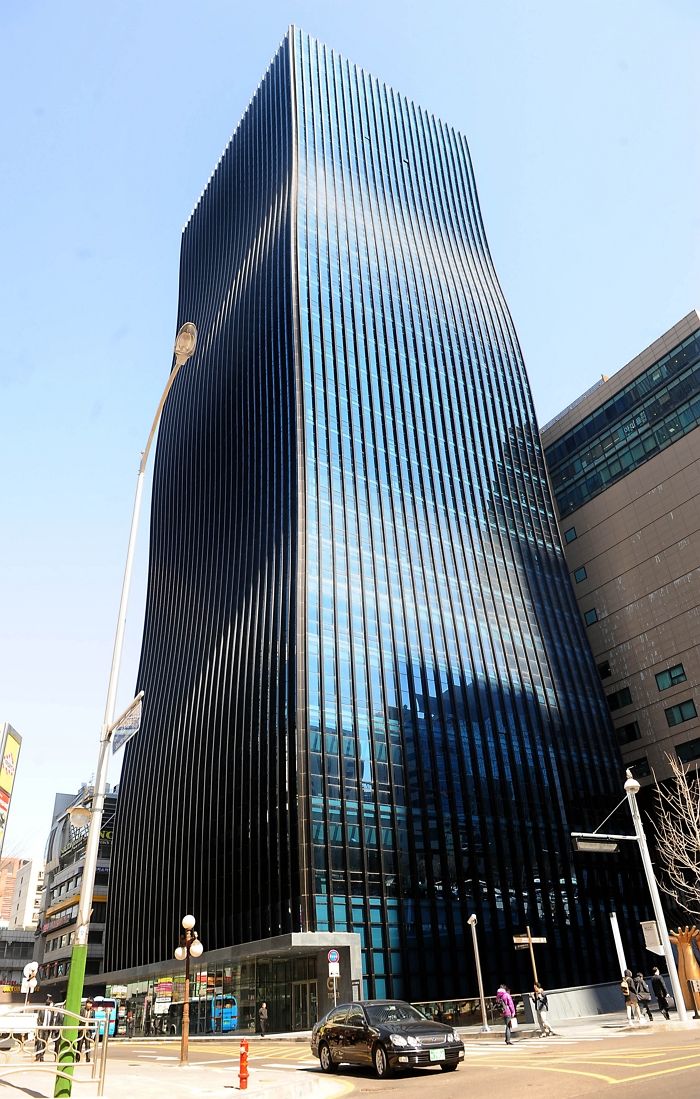 강남역 ‘GT타워’서 코로나19 확진자가 나왔다…건물 폐쇄 - 인사이트