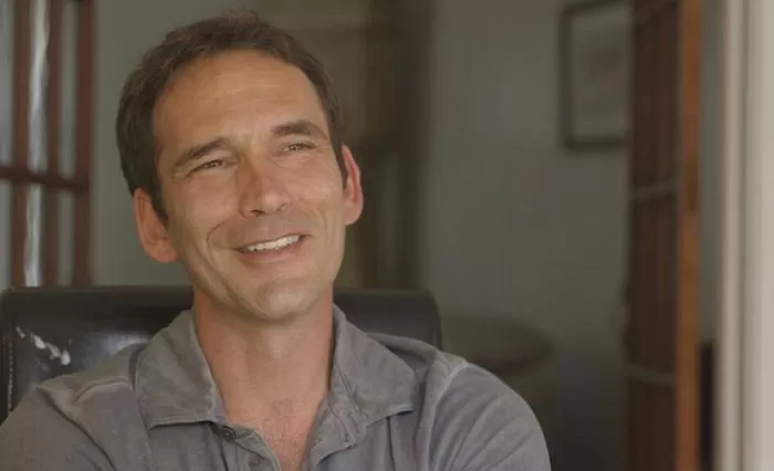 더쿠 - "약혼녀가 죽어도, 집이 불타도 웃었다"...영화 '조커'처럼 '웃음병' 앓는 남성의 고백