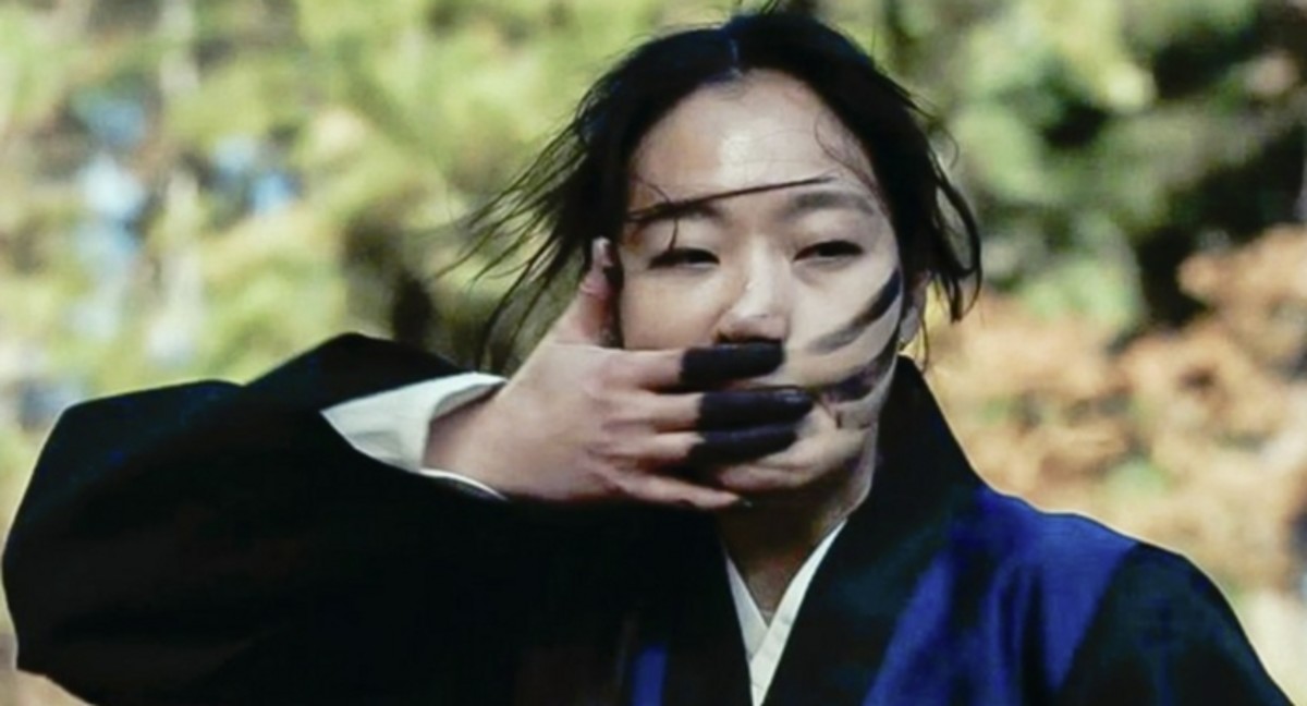 김고은 신들린 무당 연기에 영화 ‘파묘’, 개봉 3일 만에 100만 돌파 - 인사이트