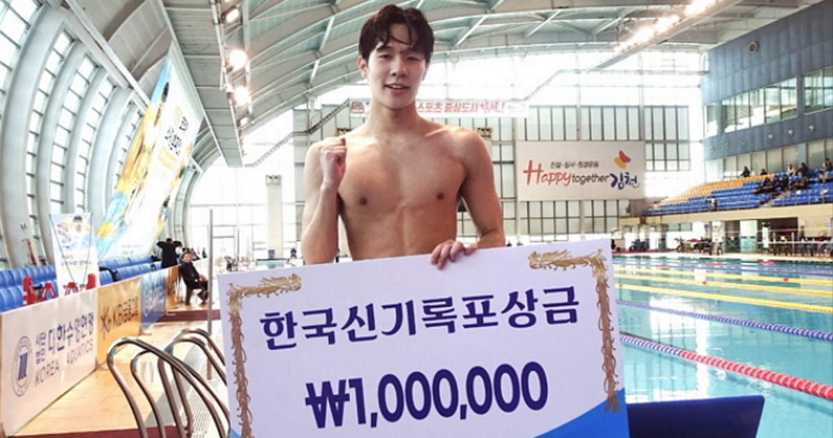 ‘세계수영선수권대회 막내’ 김민섭, 남자 접영 200m 한국신기록 갈아치웠다 - 인사이트