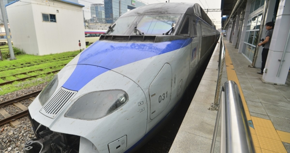 서울-목포 KTX, 군포서 장애로 멈춰서… 무더위에 승객 900여명 불편 - 인사이트